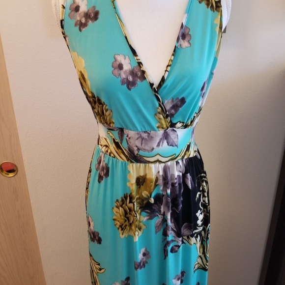 Mystique Boutique | Dresses | Beautiful Silky Soft Dress | Poshmark